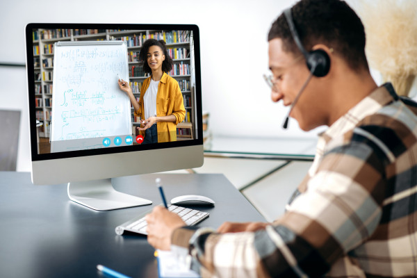 The Pros and Cons of Online vs In-Person Training